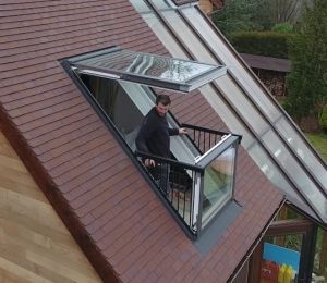 Un Velux capable de se transformer en balcon - Vidéo