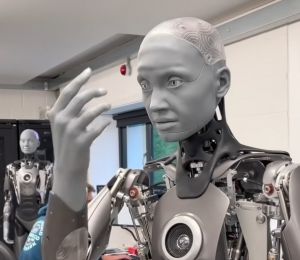 Ameca, un robot humanoïde aux expressions réalistes - Vidéo