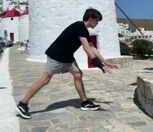 Le traceur Shea Rudolph execute un backflip impressionnant - Vidéo